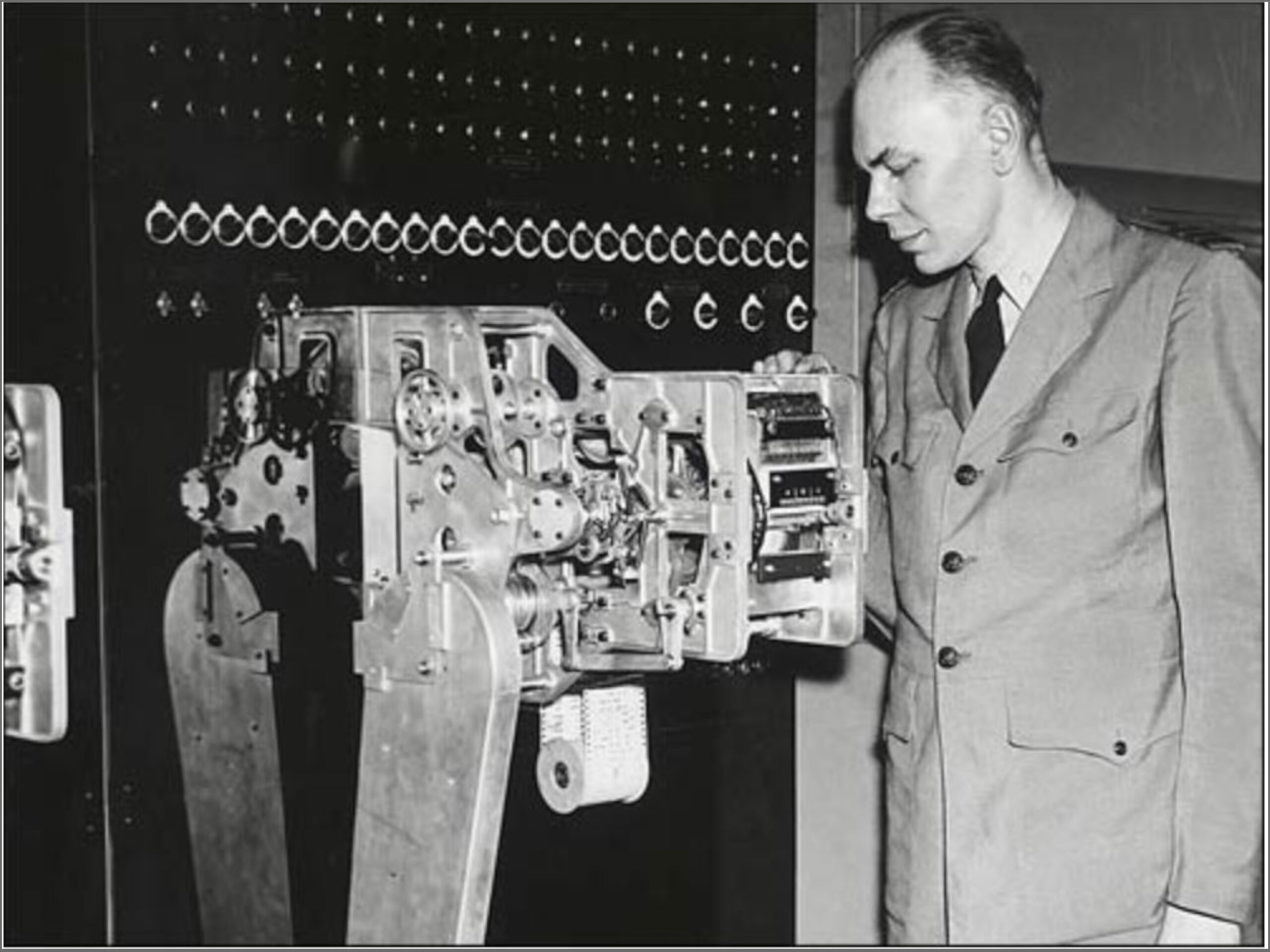 Γεννήθηκε ο Howard Hathaway Aiken, ένας από τους βασικούς μηχανικούς ...