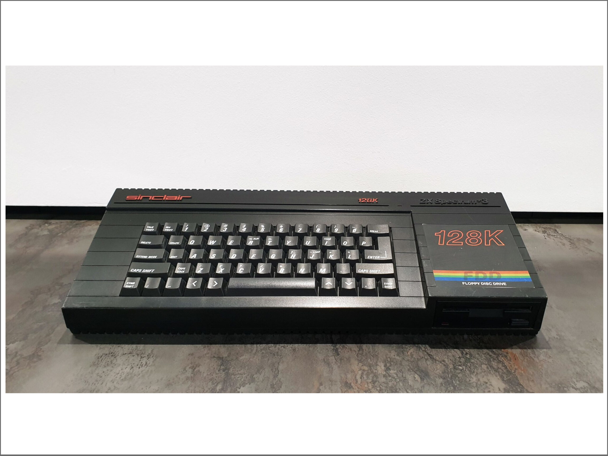 Η Amstrad έχοντας αγοράσει τα δικαιώματα από την Sinclair κυκλοφόρησε ...