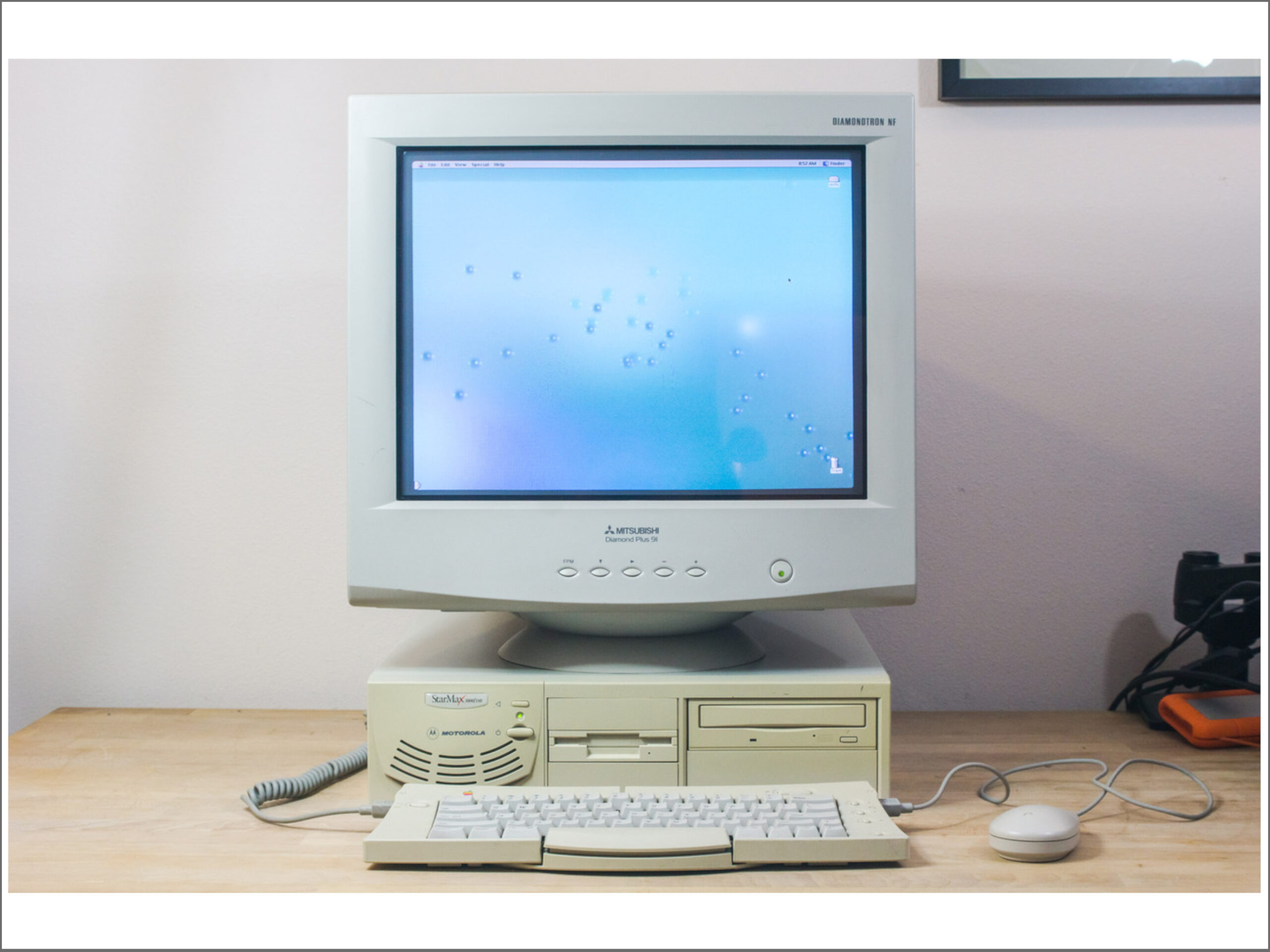 Η Motorola κυκλοφόρησε το πρώτο μοντέλο της σειράς StarMax, το οποίο ...