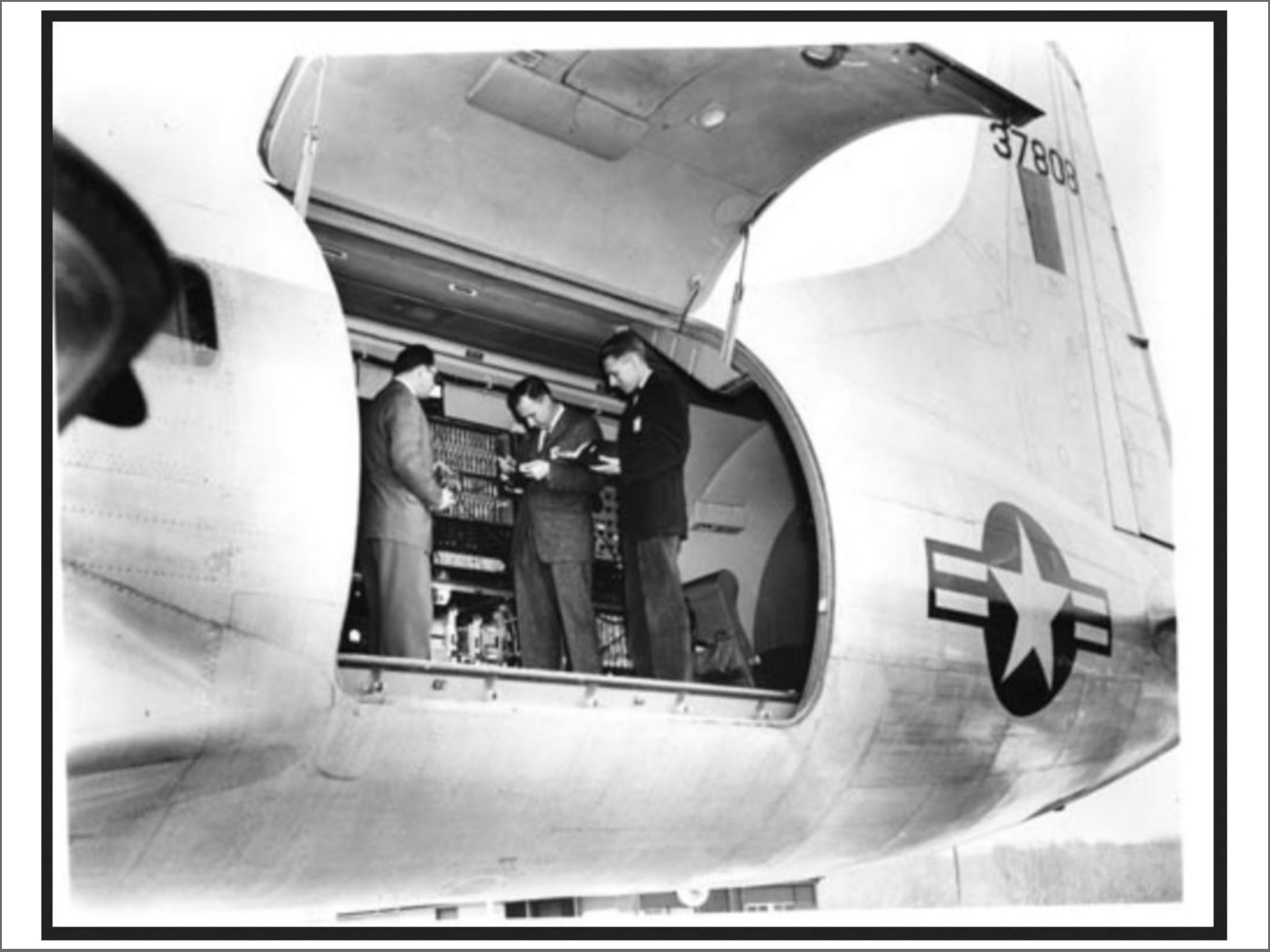 Ολοκληρώθηκε η κατασκευή του TRADIC, ένας από τους πρώτους υπολογιστές ...